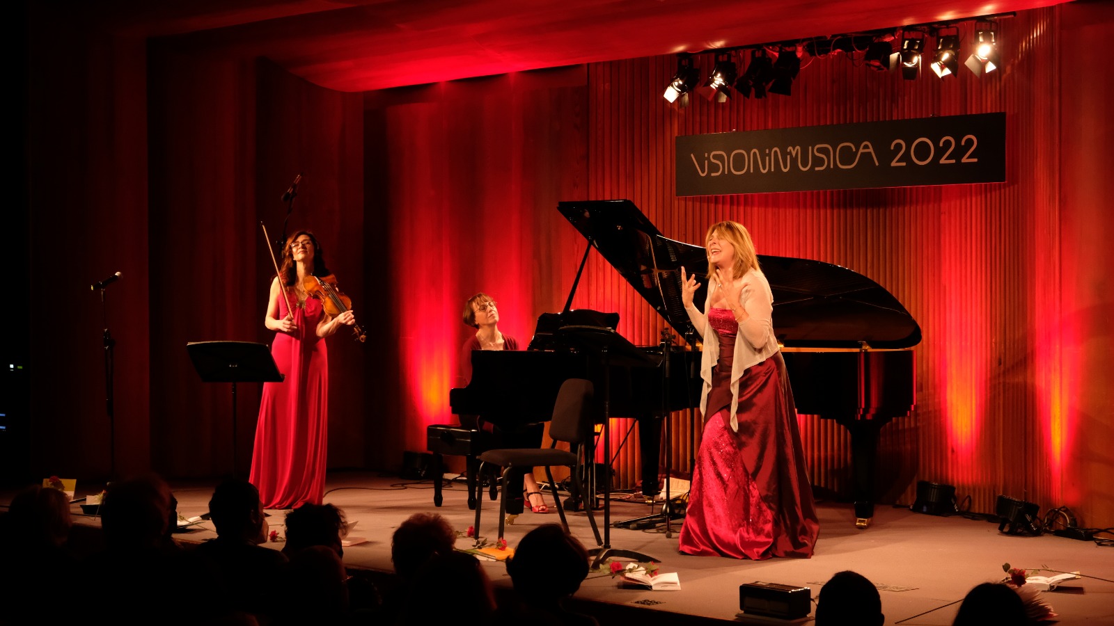 Brave le tre protagoniste Giusi Cataldo, Elena Matteucci e Liliana ...